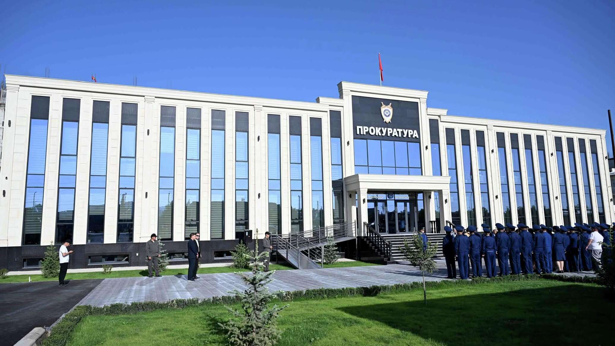 После 47 лет работы в старом здании прокуратура Баткена получила новое ...