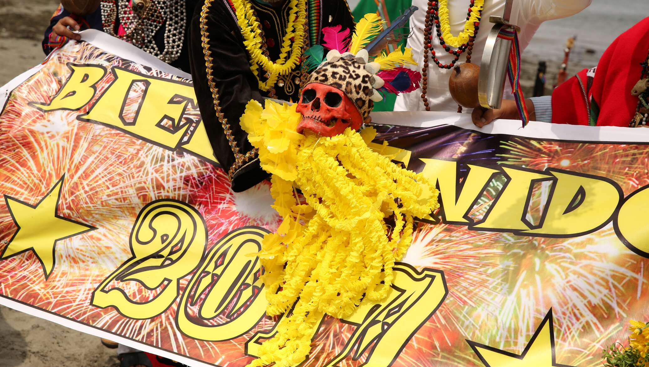 Чабан Аяз ата, күрүч кеме, саман куурчак — Жаңы жылды дүйнө эли кантип ...